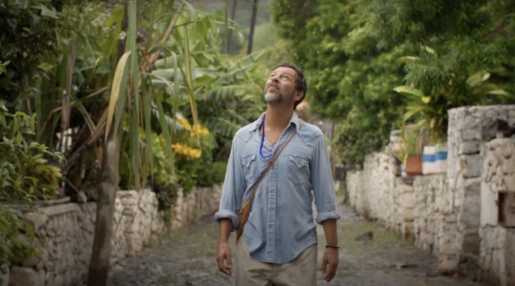 Christophe Maé explore les richesses du monde dans « C’est drôle la vie ...