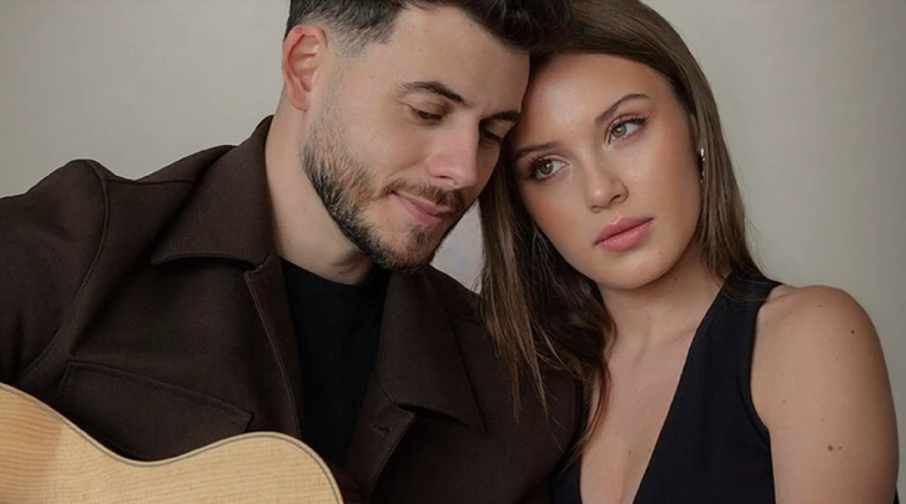 Après le succès de « M’envoler » Jeck et Carla s’unissent à nouveau sur ...